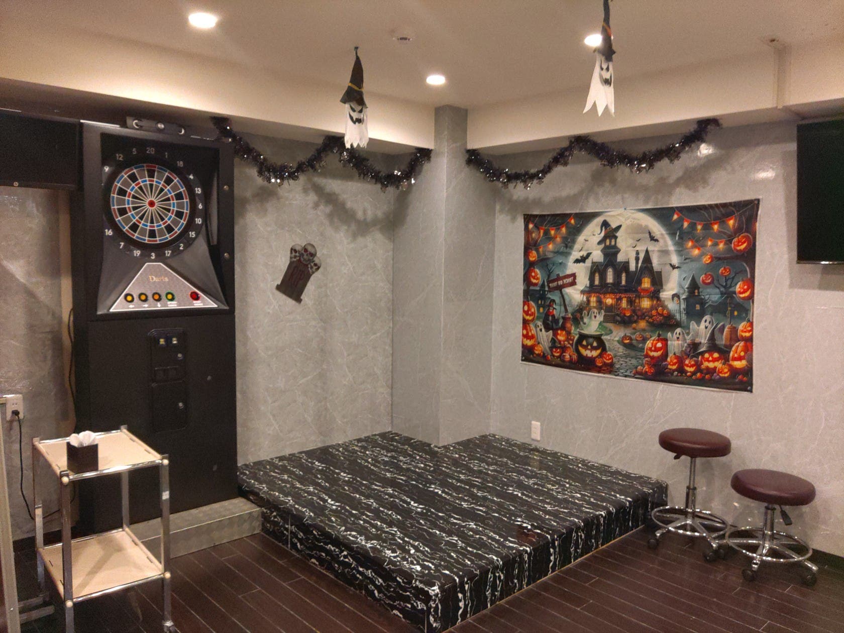 飲み放題800円〜新横浜駅徒歩５分/飲み放題あり/Wi-Fi完備/DAMカラオケ完備/業務用ダーツ完備/キッズルームありの写真1