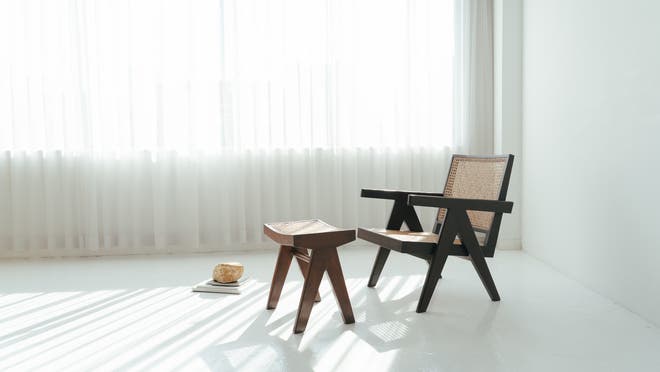 【堺筋本町】自然光溢れるレンタル撮影スタジオ、白モルタル壁、白コンクリート床・モルタル黒壁コンクリート黒床の黒ホリゾントの写真24