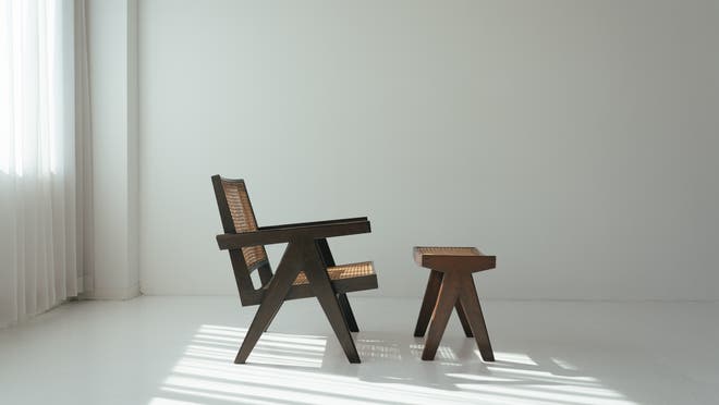 【堺筋本町】自然光溢れるレンタル撮影スタジオ、白モルタル壁、白コンクリート床・モルタル黒壁コンクリート黒床の黒ホリゾントの写真6