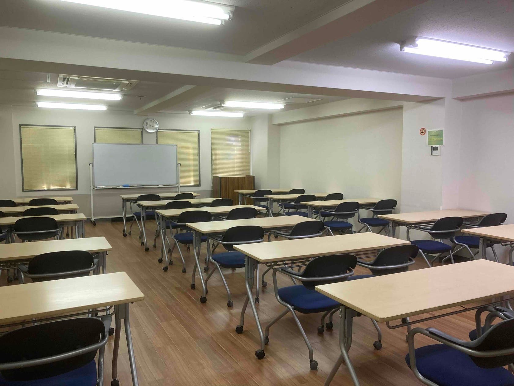 澤田聖徳ビル 5B会議室 関内駅徒歩3分　wifi完備 40名様までご利用頂ける格安貸会議室です。の写真1