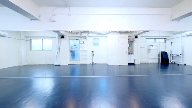 【新中野駅10秒】超駅近|地域最安|44平米|天井高く開放的|10人で余裕|LED照明|WiFi|ヨガマット|バレエバー🩰の写真2