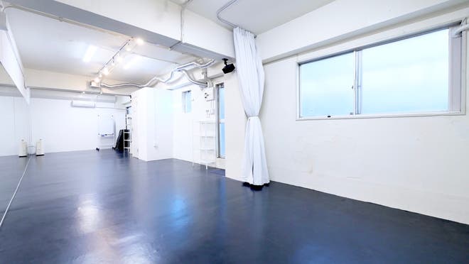 【新中野駅10秒】超駅近|地域最安|44平米|天井高く開放的|10人で余裕|LED照明|WiFi|ヨガマット|バレエバー🩰の写真5