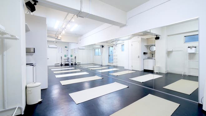 【新中野駅10秒】超駅近|地域最安|44平米|天井高く開放的|10人で余裕|LED照明|WiFi|ヨガマット|バレエバー🩰の写真7