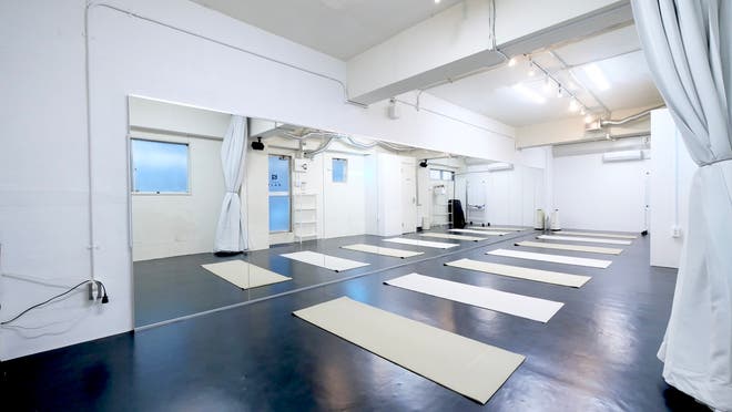 【新中野駅10秒】超駅近|地域最安|44平米|天井高く開放的|10人で余裕|LED照明|WiFi|ヨガマット|バレエバー🩰の写真6