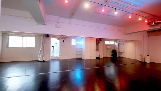 【新中野駅10秒】超駅近|地域最安|44平米|天井高く開放的|10人で余裕|LED照明|WiFi|ヨガマット|バレエバー🩰の写真9