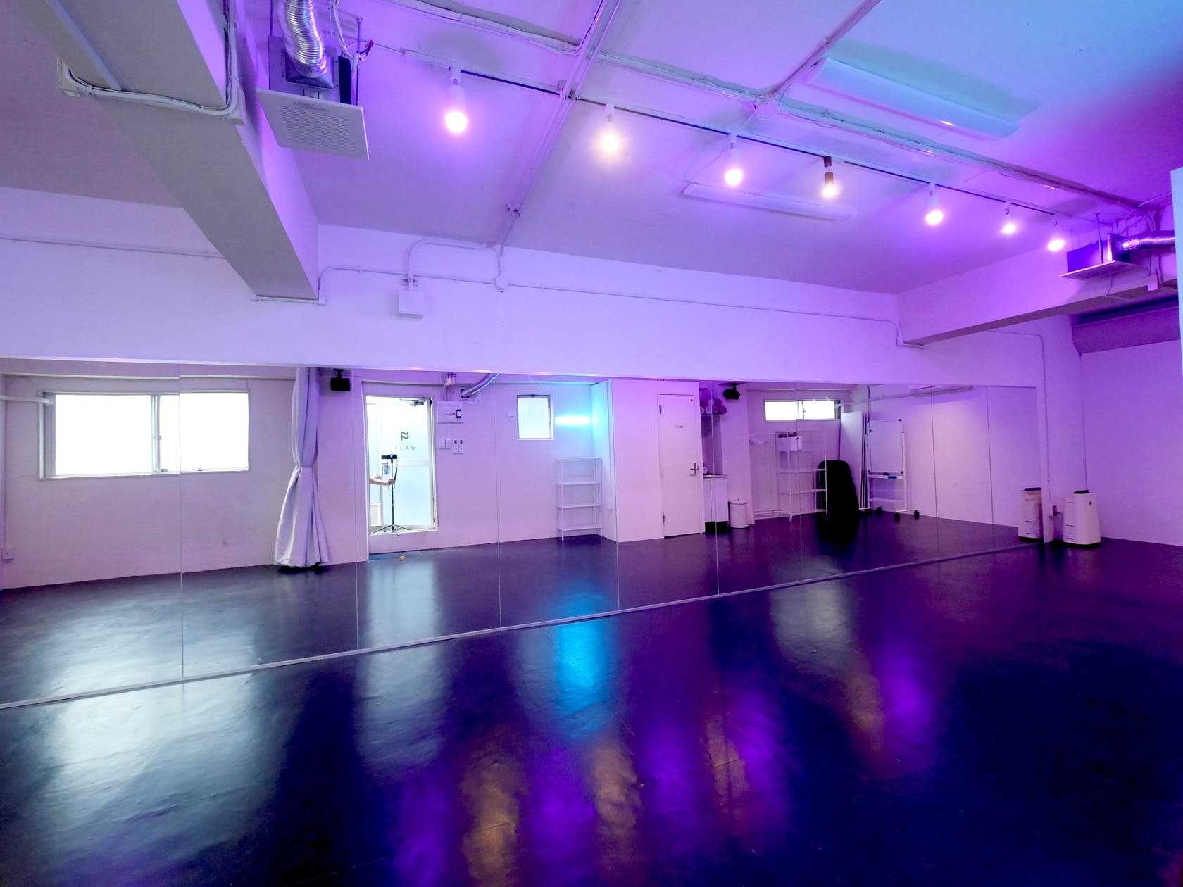 【新中野駅10秒】超駅近｜地域最安｜44平米｜天井高く開放的｜10人で余裕｜LED照明｜WiFi｜ヨガマット｜バレエバー🩰の写真11