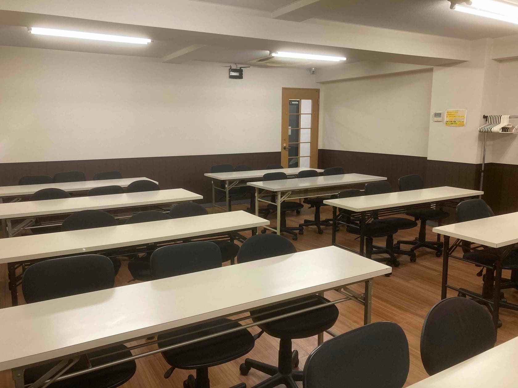 澤田聖徳ビル 5A会議室 関内駅徒歩3分 wifi完備 30名様までご利用可の格安貸会議室です。の写真2