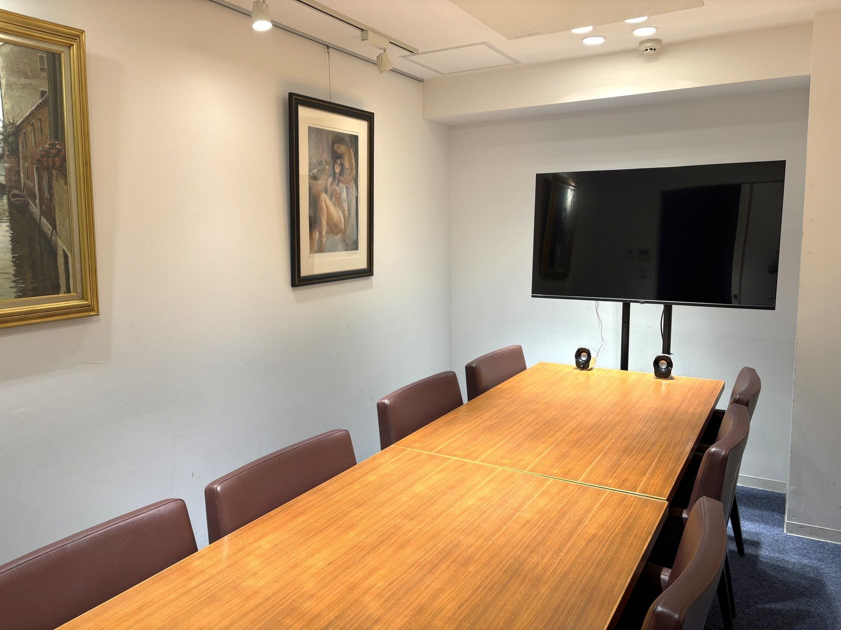 地域最安値770円～｜AI議事録の無料体験付きの会議室【roomC】の写真1