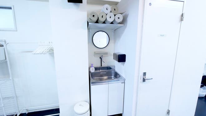 【新中野駅10秒】超駅近|地域最安|44平米|天井高く開放的|10人で余裕|LED照明|WiFi|ヨガマット|バレエバー🩰の写真14