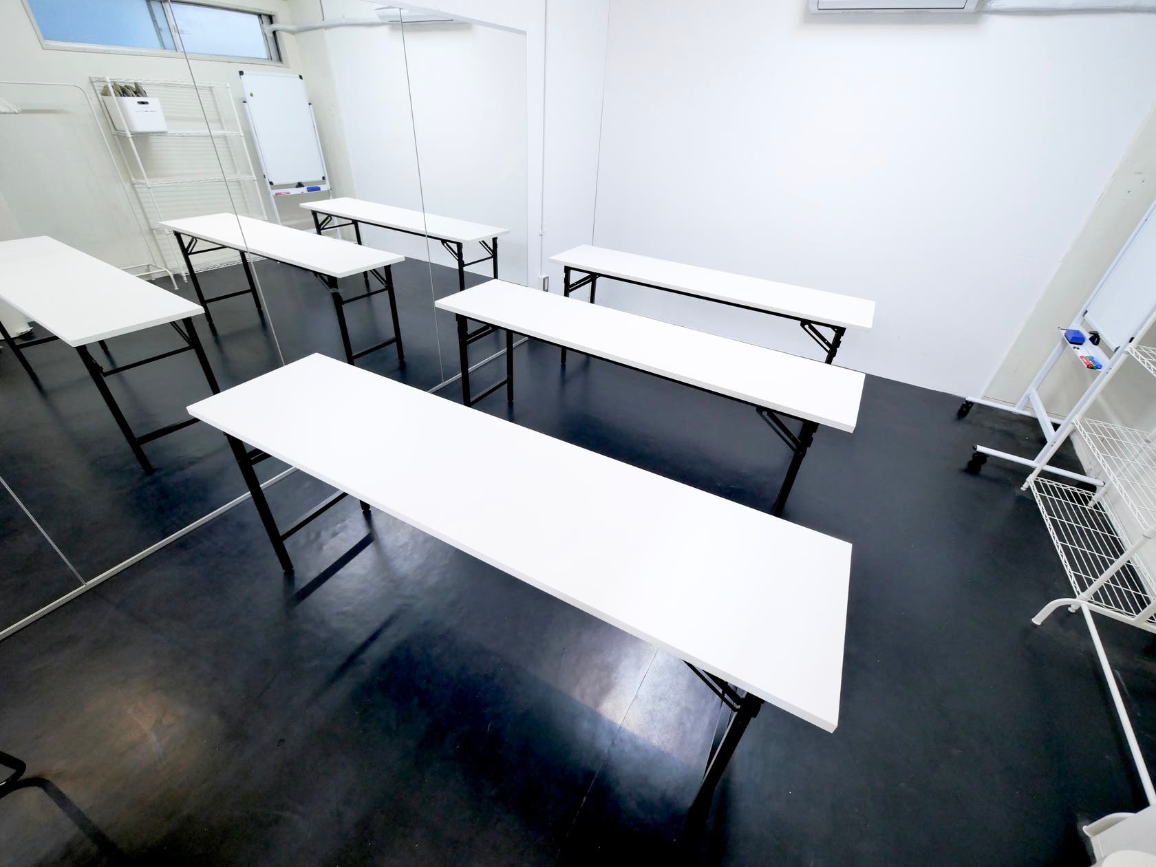 【新中野駅10秒】超駅近｜地域最安｜44平米｜天井高く開放的｜10人で余裕｜LED照明｜WiFi｜ヨガマット｜バレエバー🩰の写真20