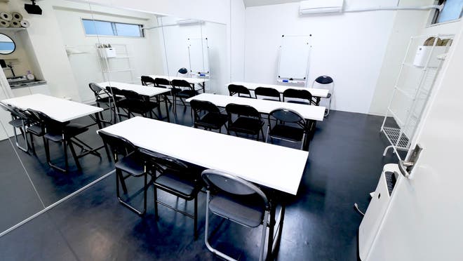 【新中野駅10秒】超駅近|地域最安|44平米|天井高く開放的|10人で余裕|LED照明|WiFi|ヨガマット|バレエバー🩰の写真19