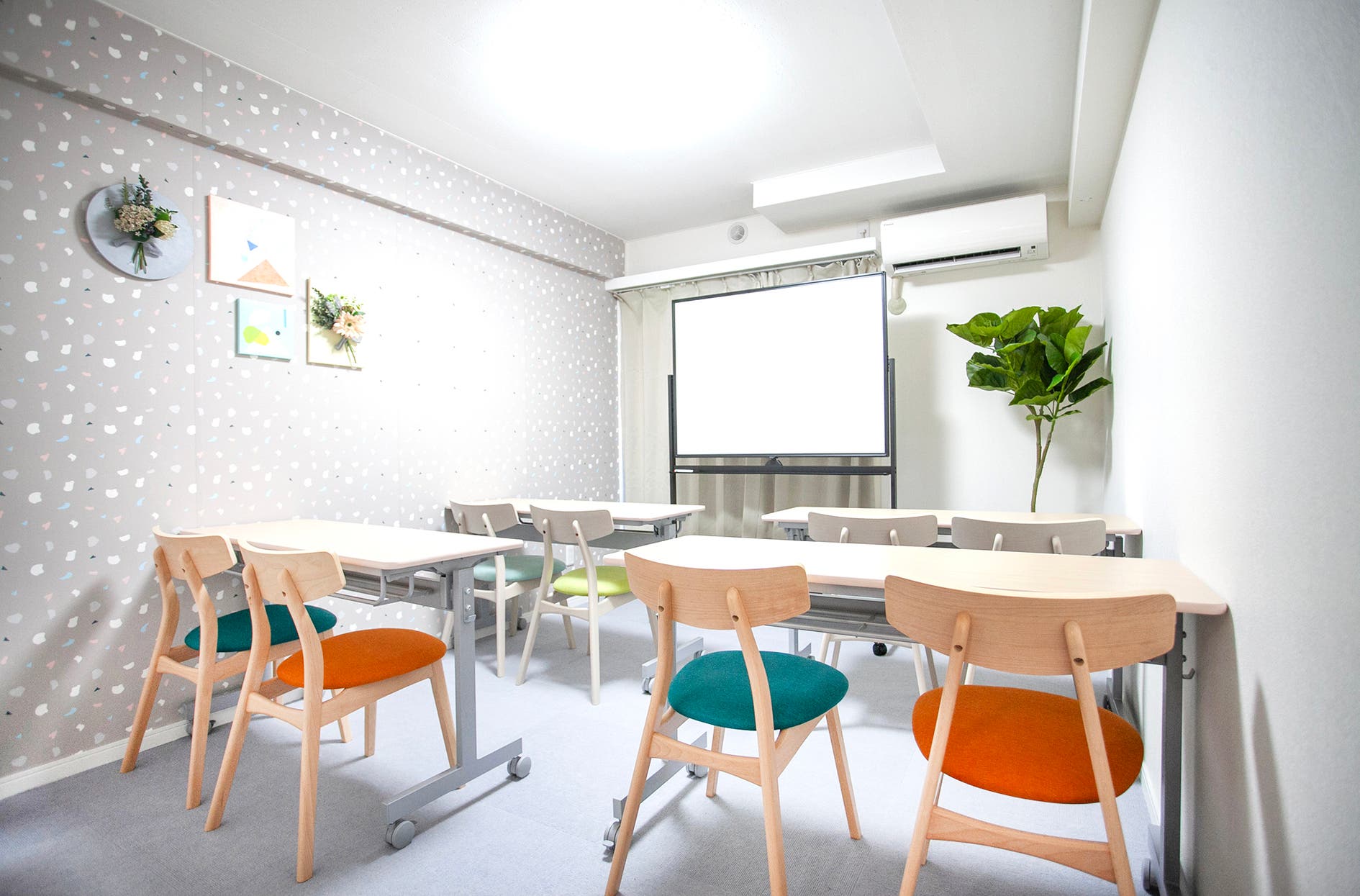 池袋駅東口徒歩４分/毎日清掃/12名収容/会議/セミナー/面接/オンライン利用/撮影/整体/配信/ボードゲーム/交流会/推し活の写真2