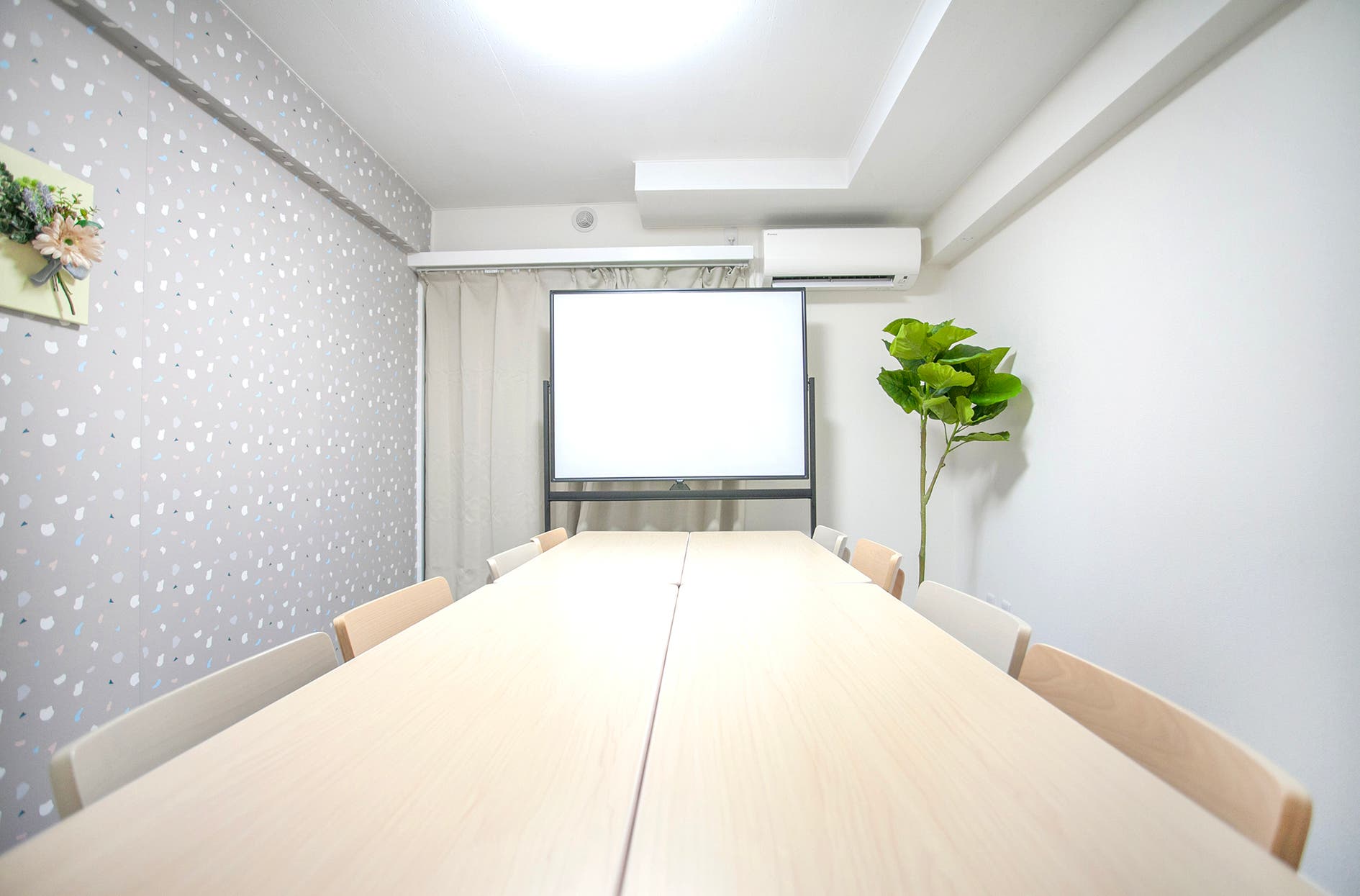 池袋駅東口徒歩４分/毎日清掃/12名収容/会議/セミナー/面接/オンライン利用/撮影/整体/配信/ボードゲーム/交流会/推し活の写真9