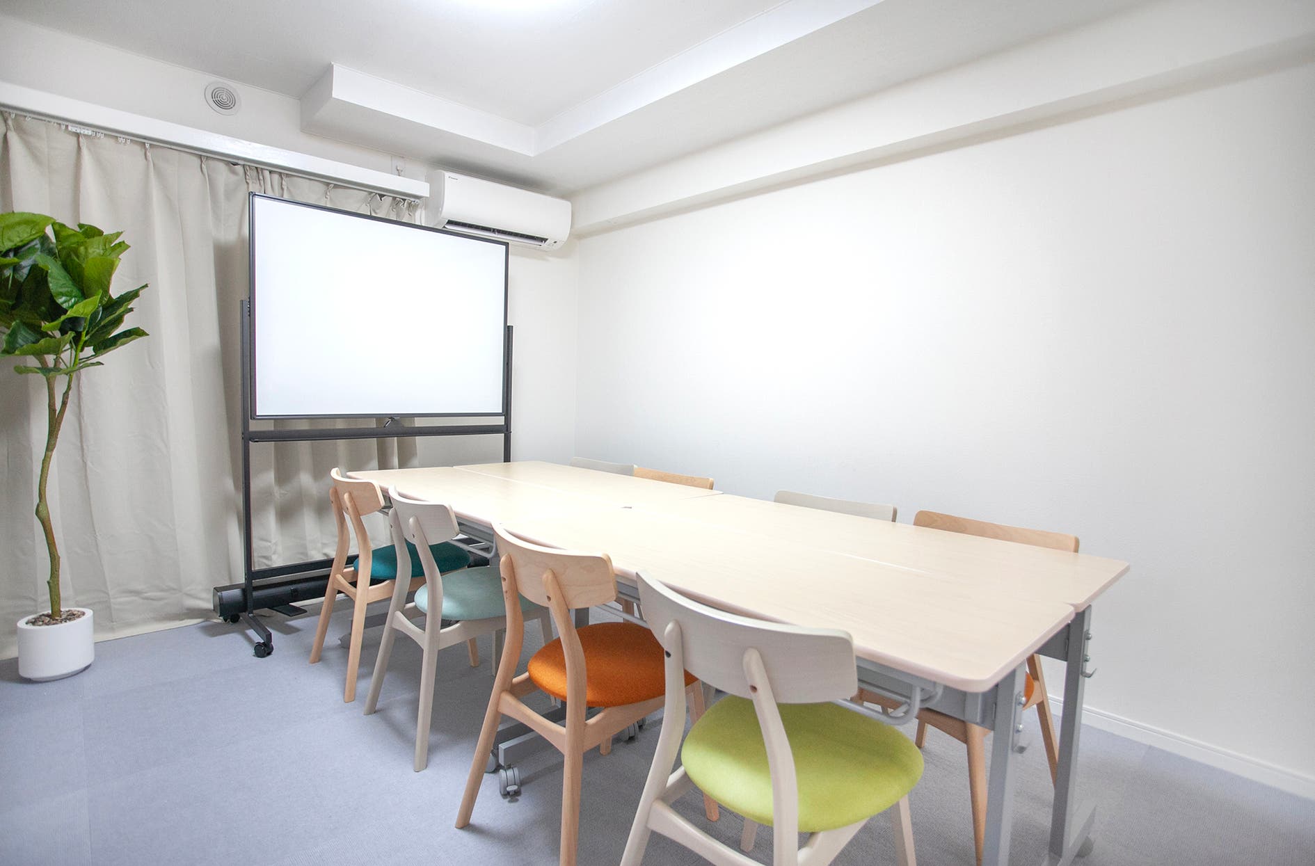 池袋駅東口徒歩４分/毎日清掃/12名収容/会議/セミナー/面接/オンライン利用/撮影/整体/配信/ボードゲーム/交流会/推し活の写真11