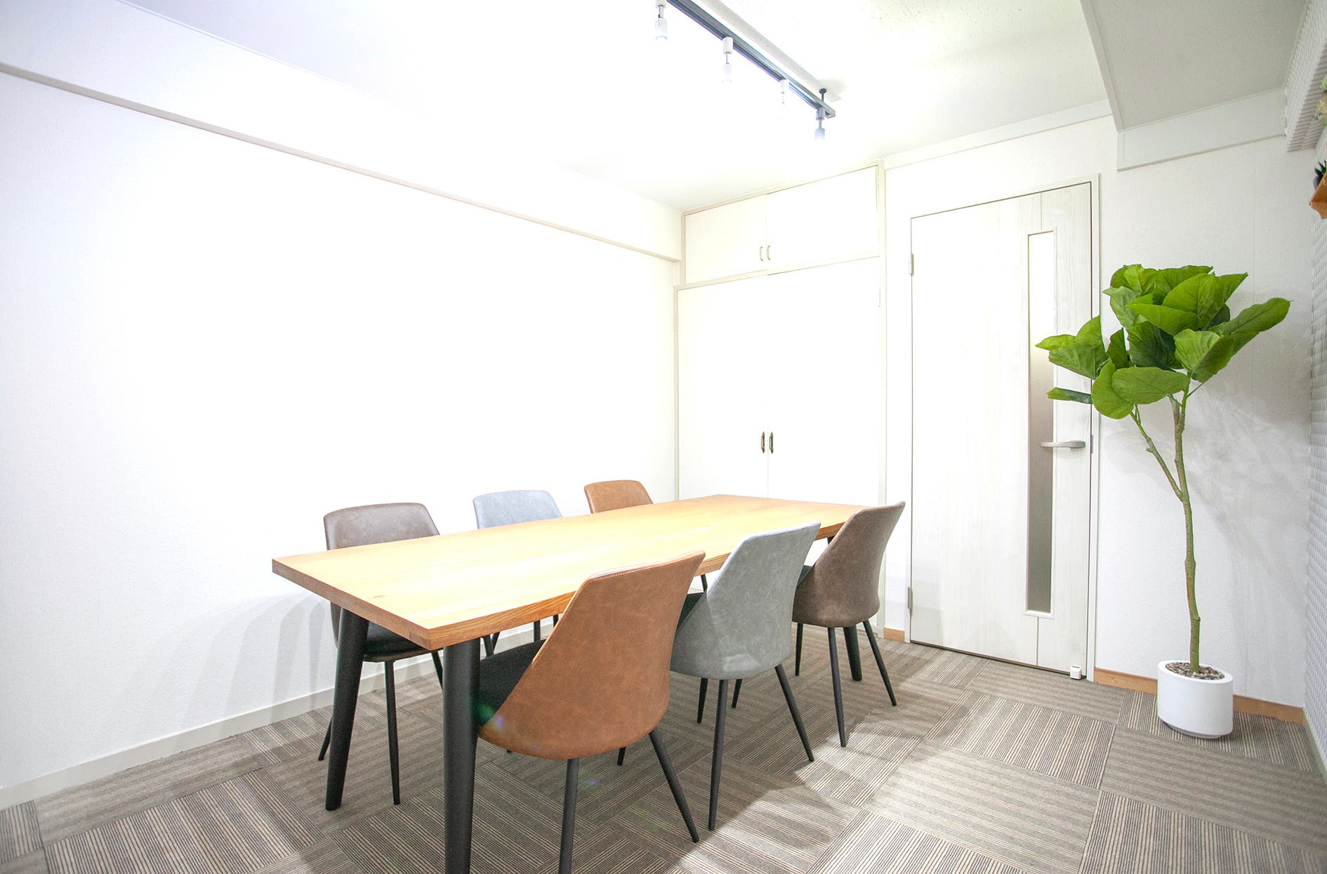 池袋駅東口徒歩４分/毎日清掃/10名収容/会議/セミナー/面接/オンライン利用/撮影/整体/配信/ボードゲーム/交流会/推し活の写真7