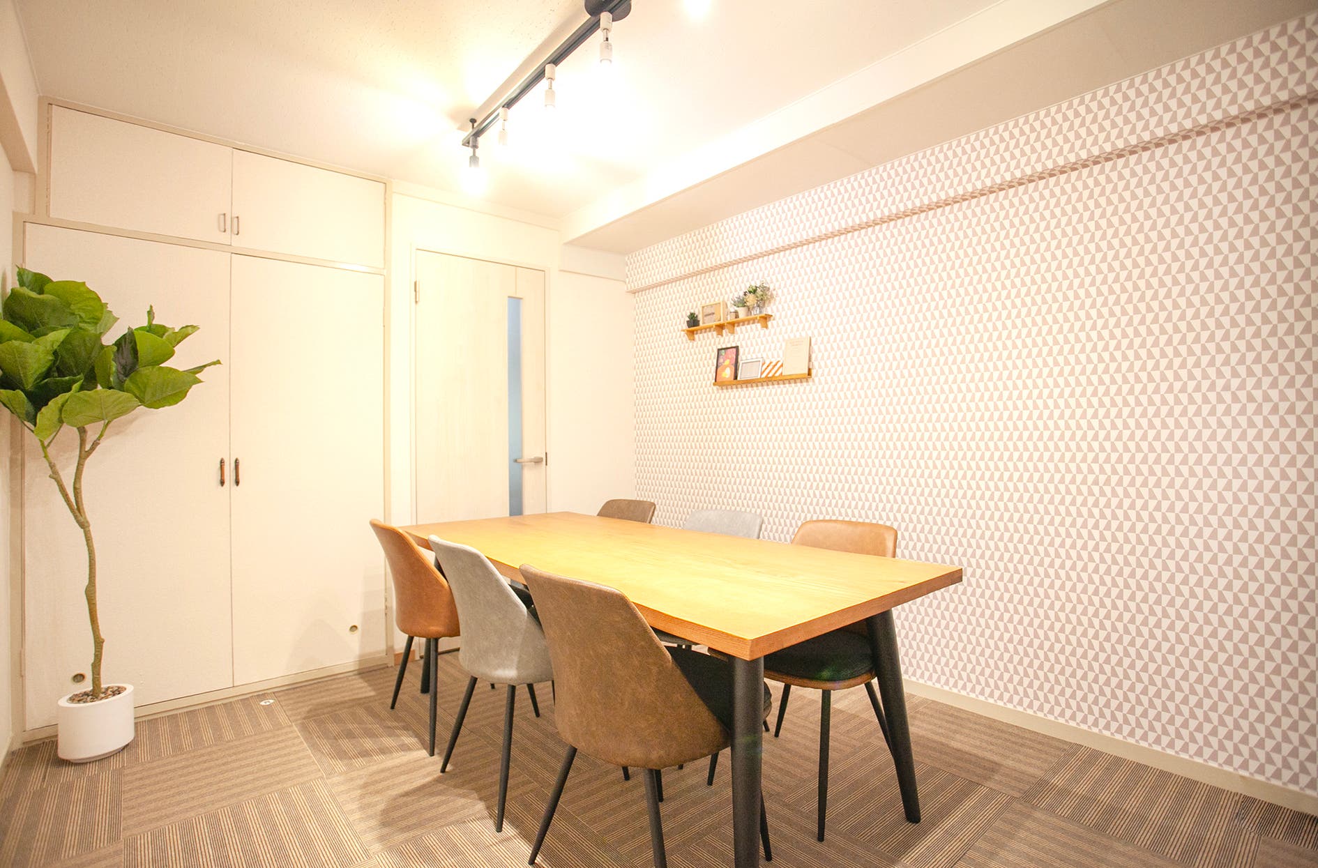 池袋駅東口徒歩４分/毎日清掃/10名収容/会議/セミナー/面接/オンライン利用/撮影/整体/配信/ボードゲーム/交流会/推し活の写真8