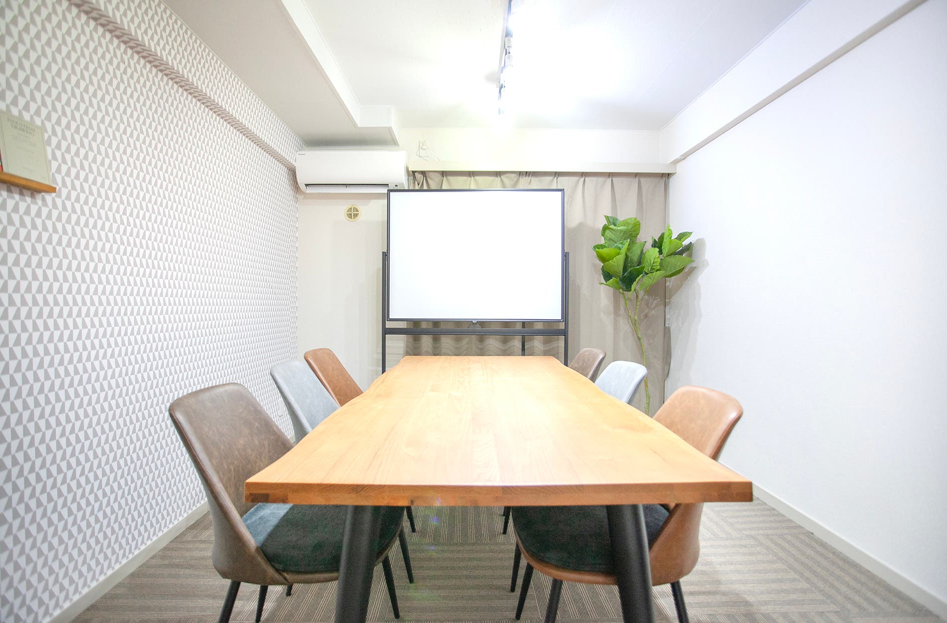 池袋駅東口徒歩４分/毎日清掃/10名収容/会議/セミナー/面接/オンライン利用/撮影/整体/配信/ボードゲーム/交流会/推し活の写真9