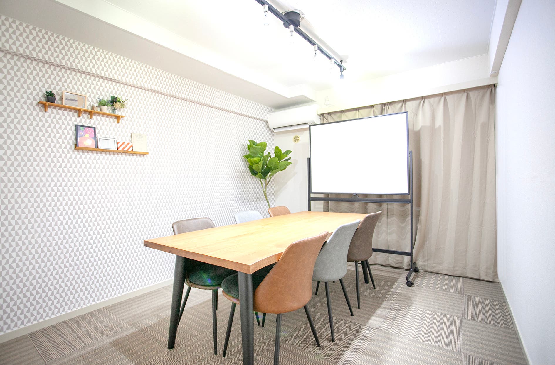 池袋駅東口徒歩４分/毎日清掃/10名収容/会議/セミナー/面接/オンライン利用/撮影/整体/配信/ボードゲーム/交流会/推し活の写真11