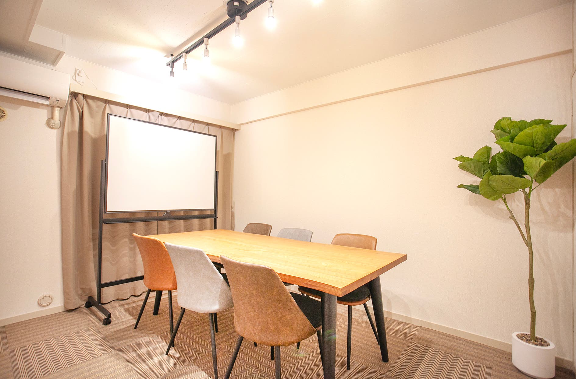 池袋駅東口徒歩４分/毎日清掃/10名収容/会議/セミナー/面接/オンライン利用/撮影/整体/配信/ボードゲーム/交流会/推し活の写真12