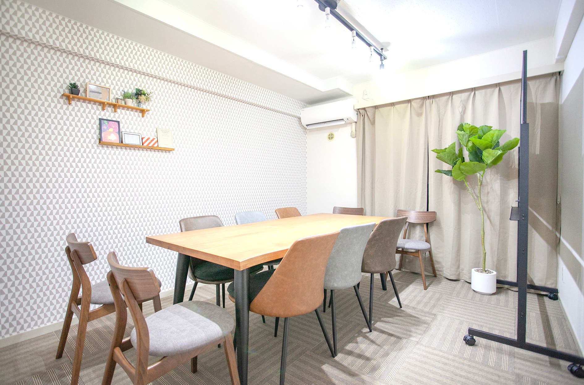 池袋駅東口徒歩４分/毎日清掃/10名収容/会議/セミナー/面接/オンライン利用/撮影/整体/配信/ボードゲーム/交流会/推し活の写真13