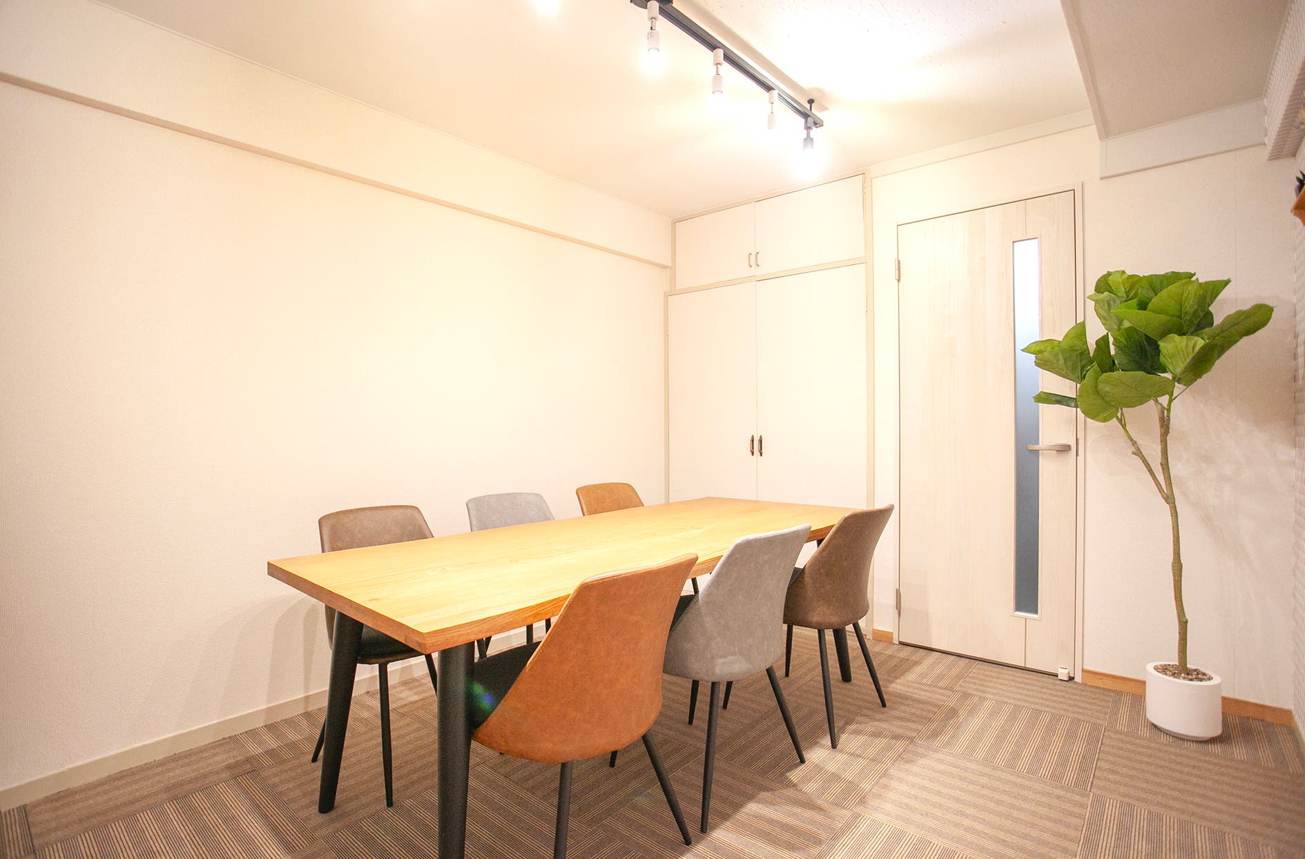 池袋駅東口徒歩４分/毎日清掃/10名収容/会議/セミナー/面接/オンライン利用/撮影/整体/配信/ボードゲーム/交流会/推し活の写真16