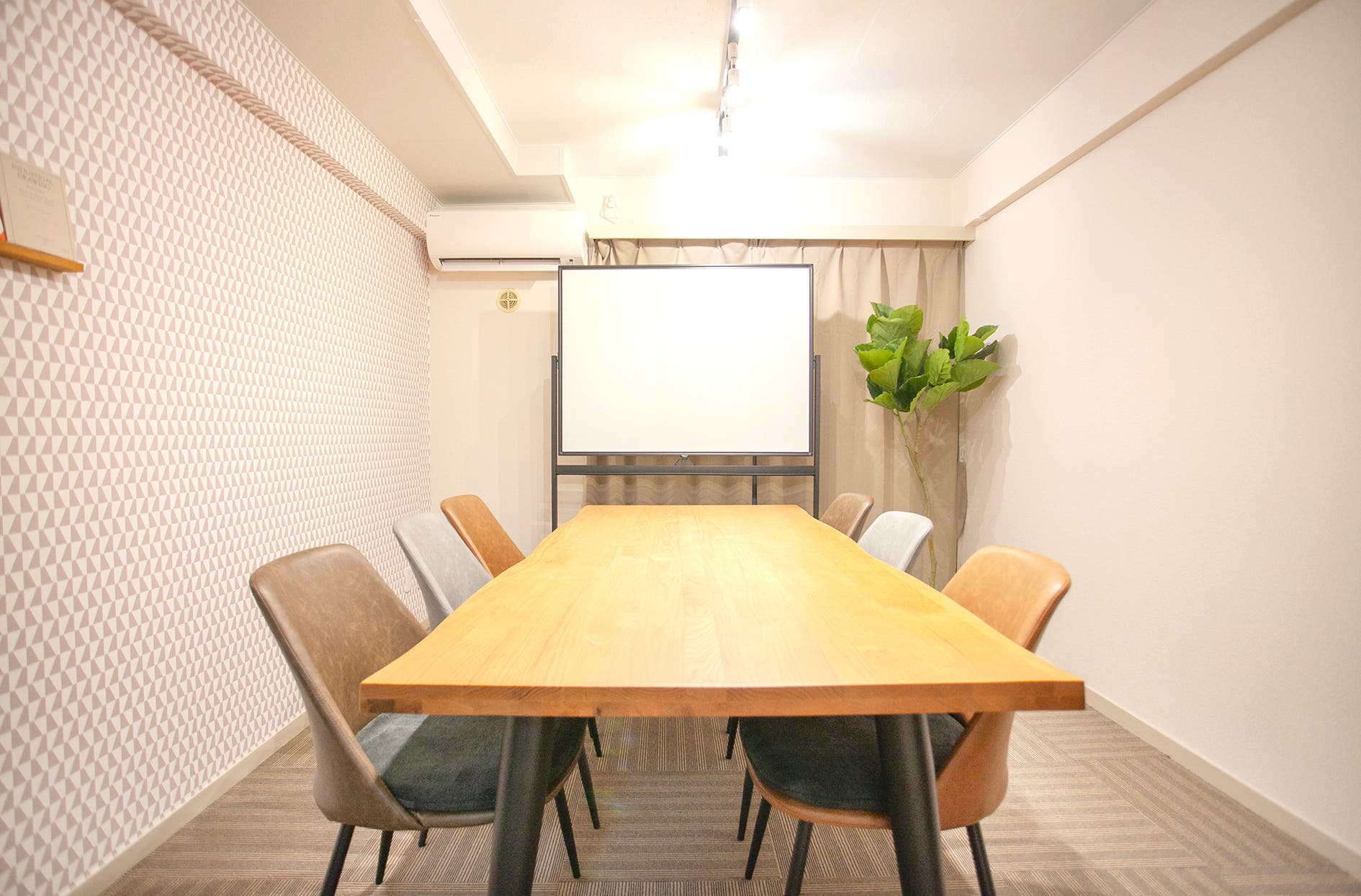 池袋駅東口徒歩４分/毎日清掃/10名収容/会議/セミナー/面接/オンライン利用/撮影/整体/配信/ボードゲーム/交流会/推し活の写真18