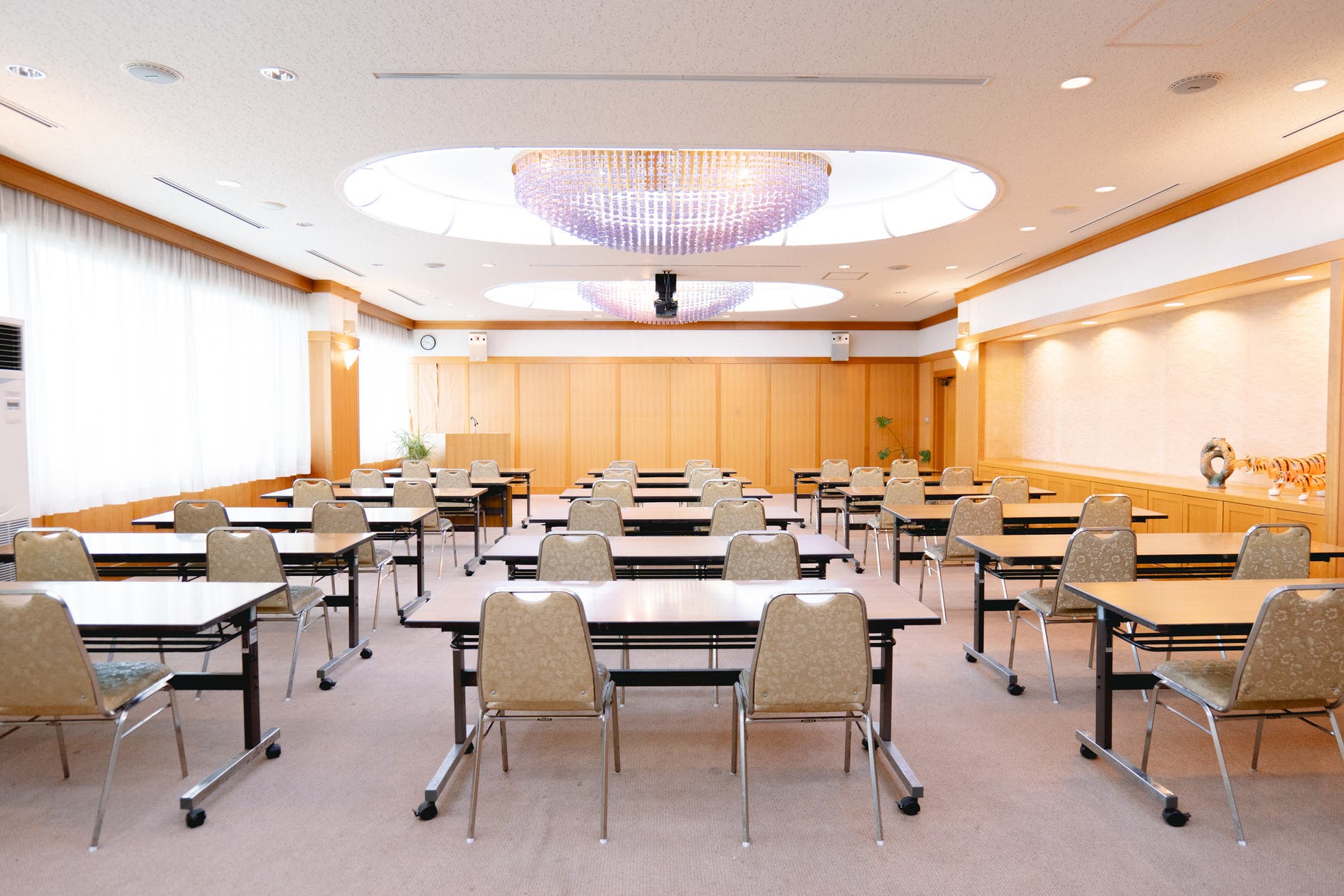 広々、豪華絢爛な会議、研修室！他の用途も可能です。の写真1