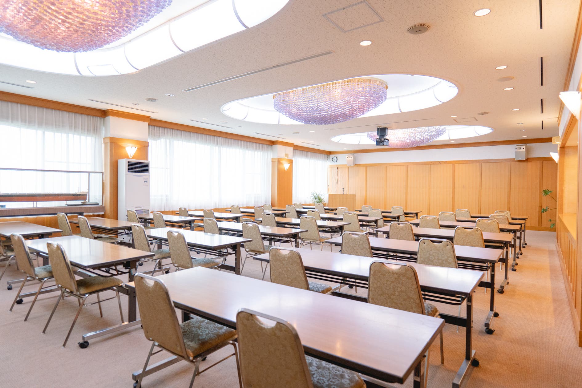 広々、豪華絢爛な会議、研修室！他の用途も可能です。の写真2