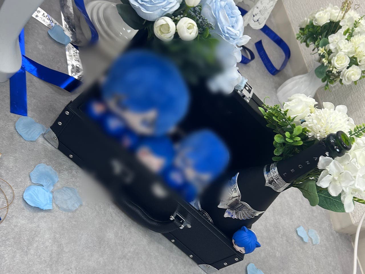 少ないグッズでも可愛く撮れる✨ 白×アンティークの小さな推し活ルームの写真22