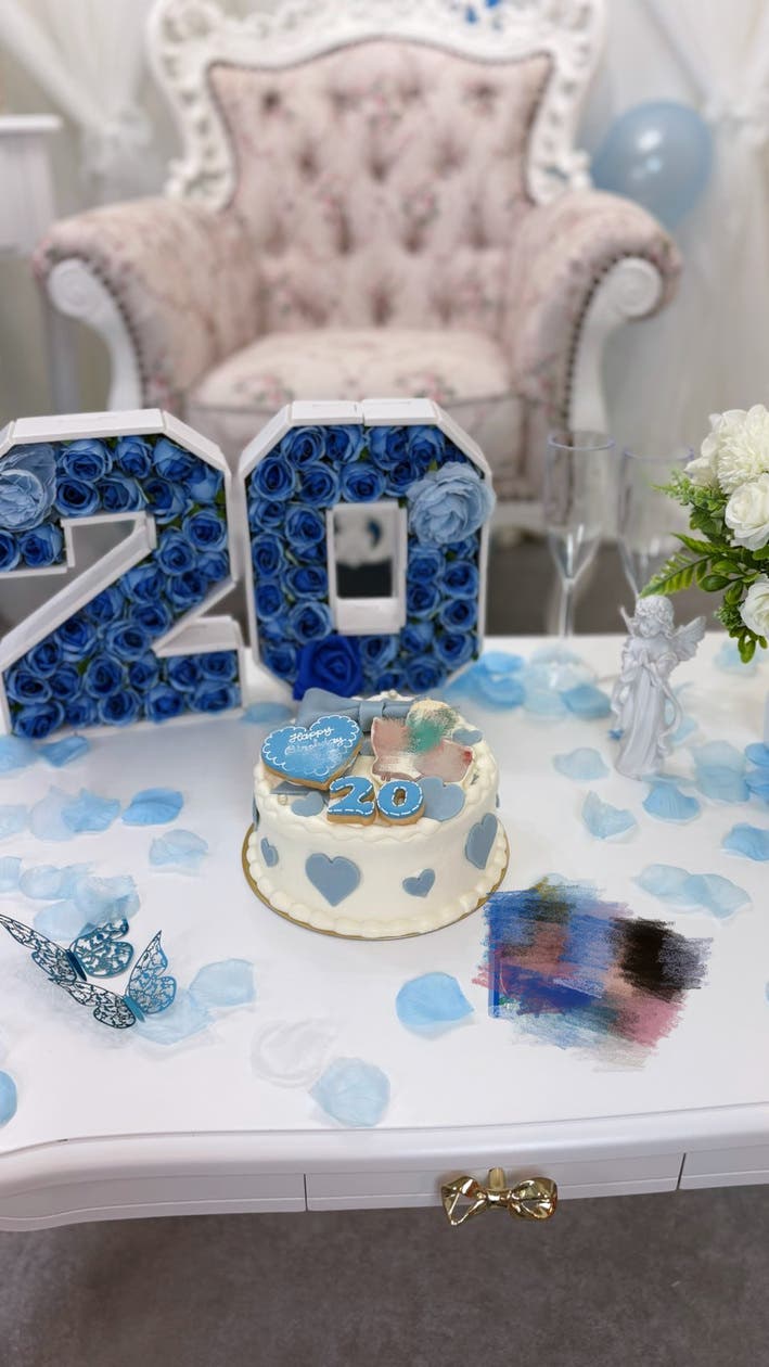 少ないグッズでも可愛く撮れる✨ 白×アンティークの小さな推し活ルームの写真25