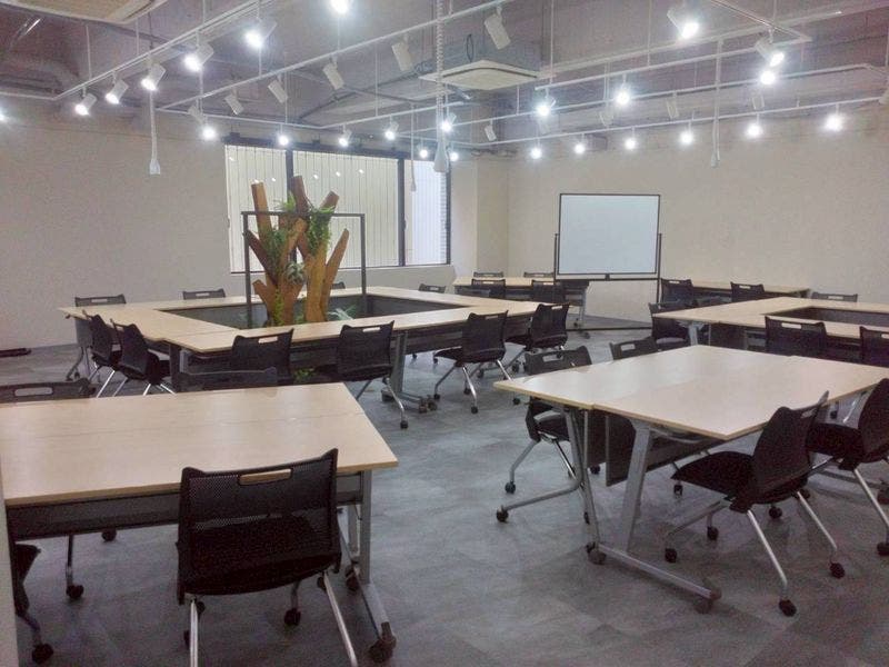 ✨NEW OPEN✨定禅寺通 40名 【4階会議室】 プロジェクター完備でセミナー・研修・講座など多目的に使える◎の写真4