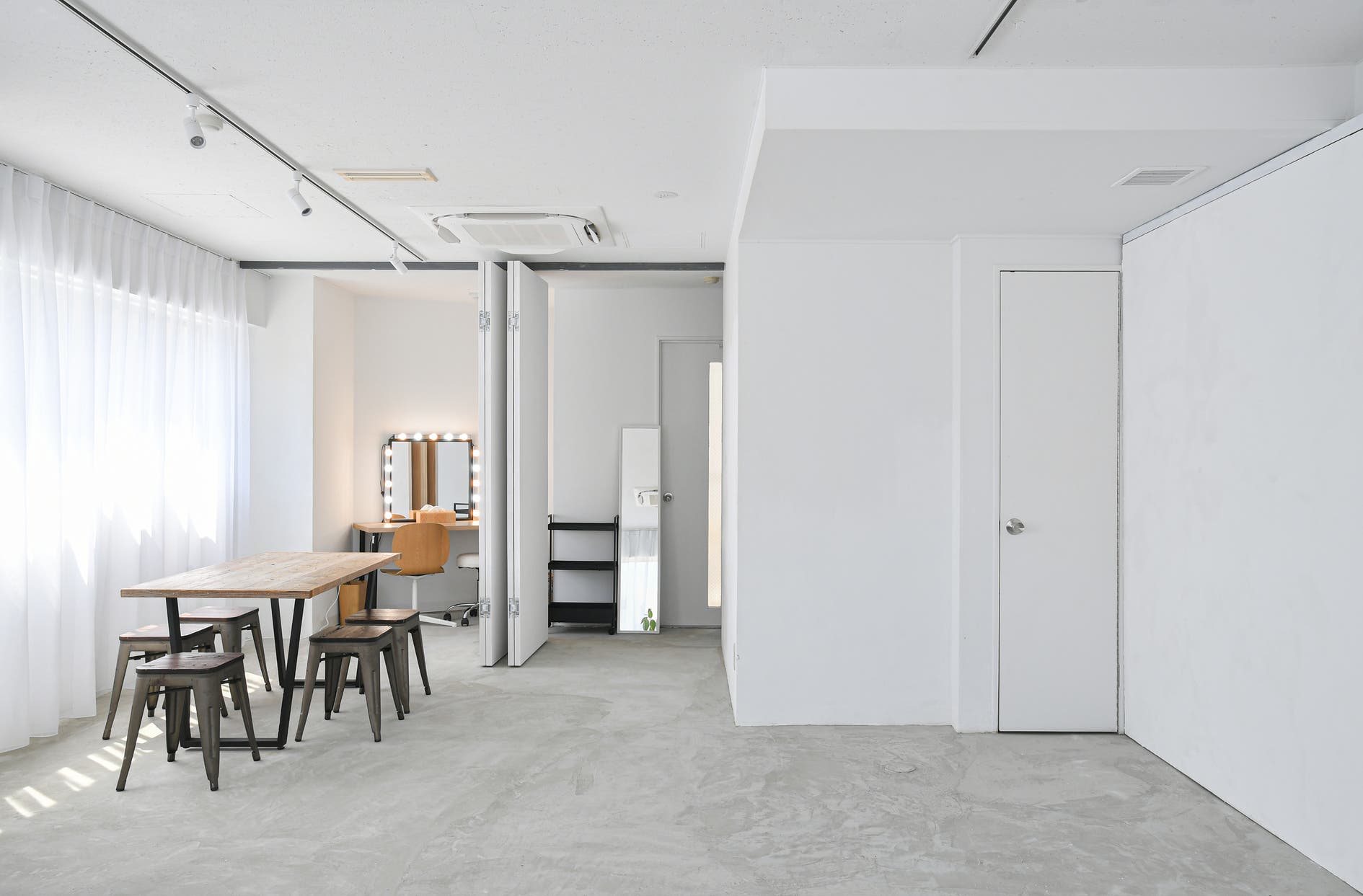 最低時間1時間ペットOK！ゴミ持ち帰り掃除不要！東京タワー横自然光が入る1日明るい撮影スタジオの写真17