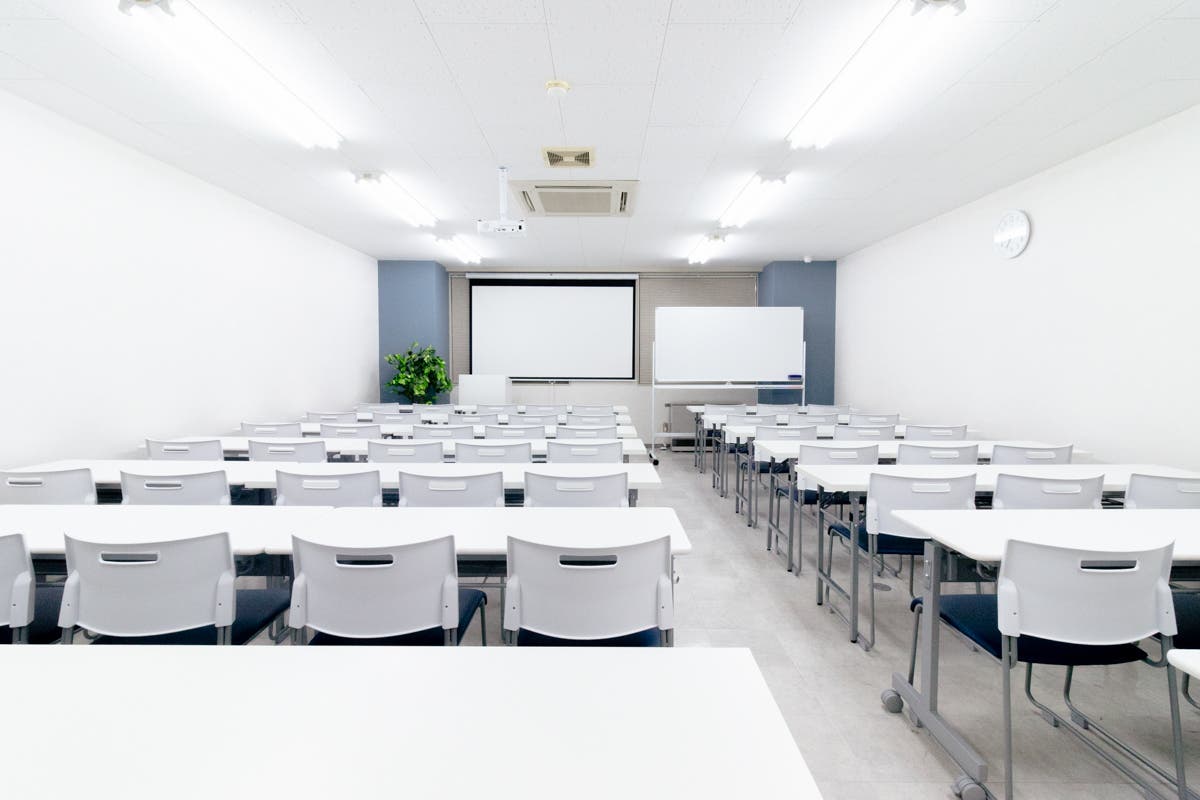 【北海道大学正門目の前！札幌駅徒歩3分！定員56名！】プロジェクター・高速WiFi全て無料！ふれあい貸し会議室 札幌No152の写真1