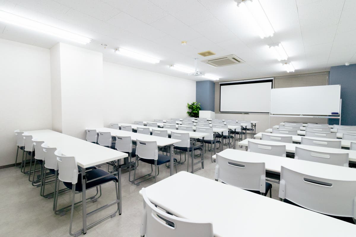 【北海道大学正門目の前！札幌駅徒歩3分！定員56名！】プロジェクター・高速WiFi全て無料！ふれあい貸し会議室 札幌No152の写真2