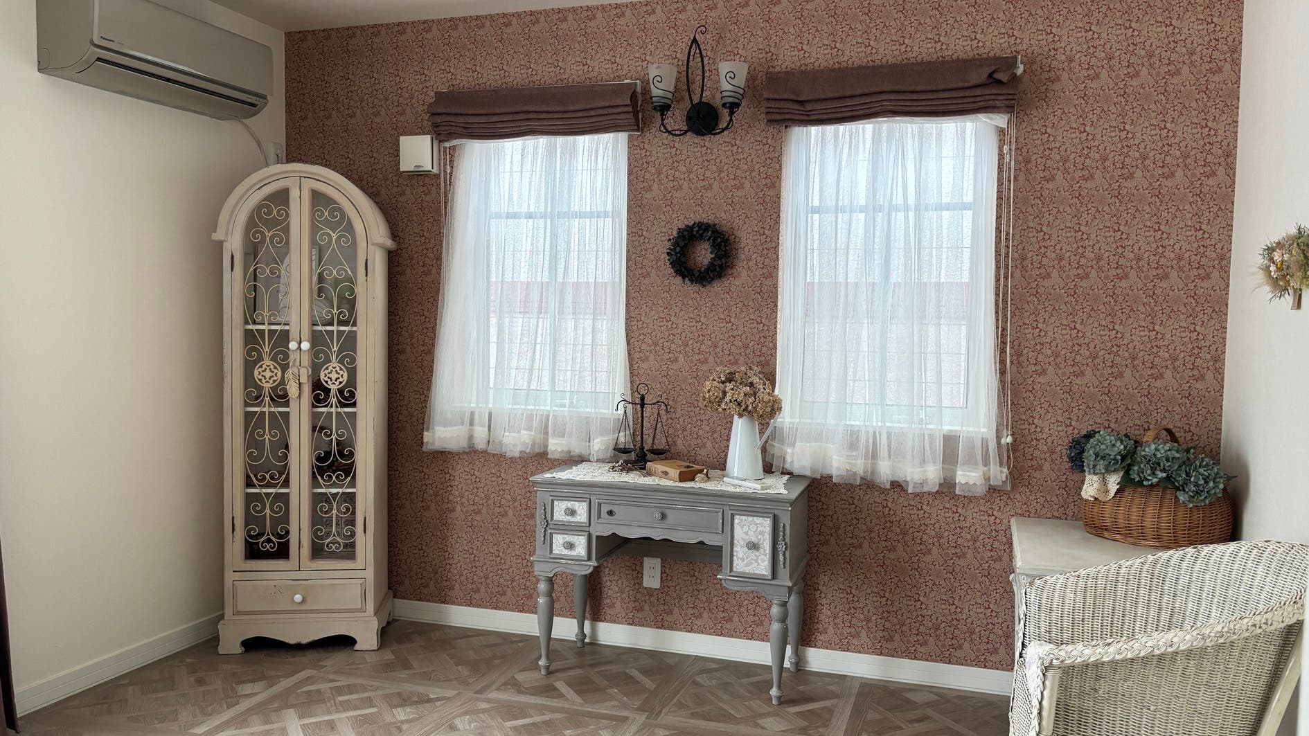 アンティーク家具と手作り感のある可愛い内装のスタジオです◆記念日撮影◆ポートレート◆キッチン付◆幅広い用途で撮影可◆駐車２台可◆の写真4