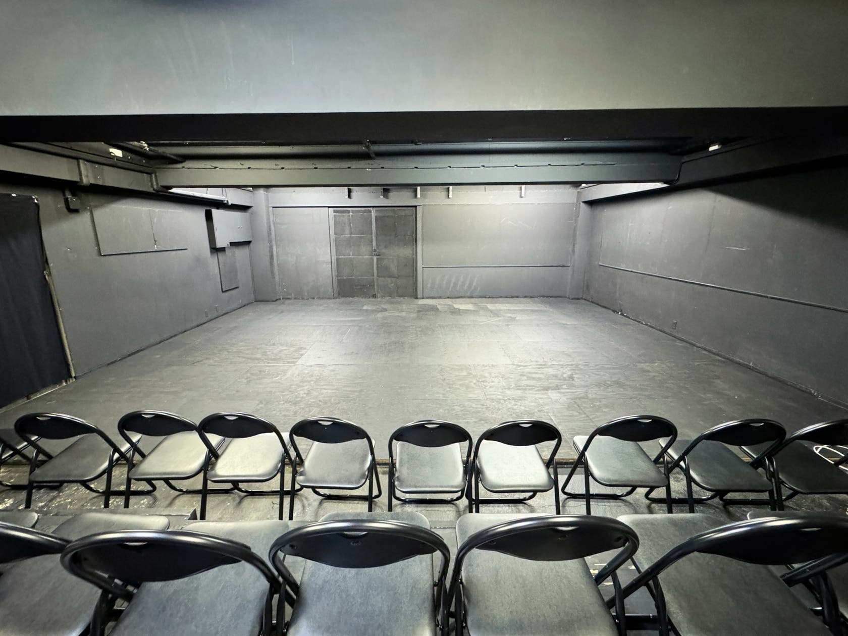 駐車場、客席あり！自由な使い方が可能なフリースペース✨の写真1