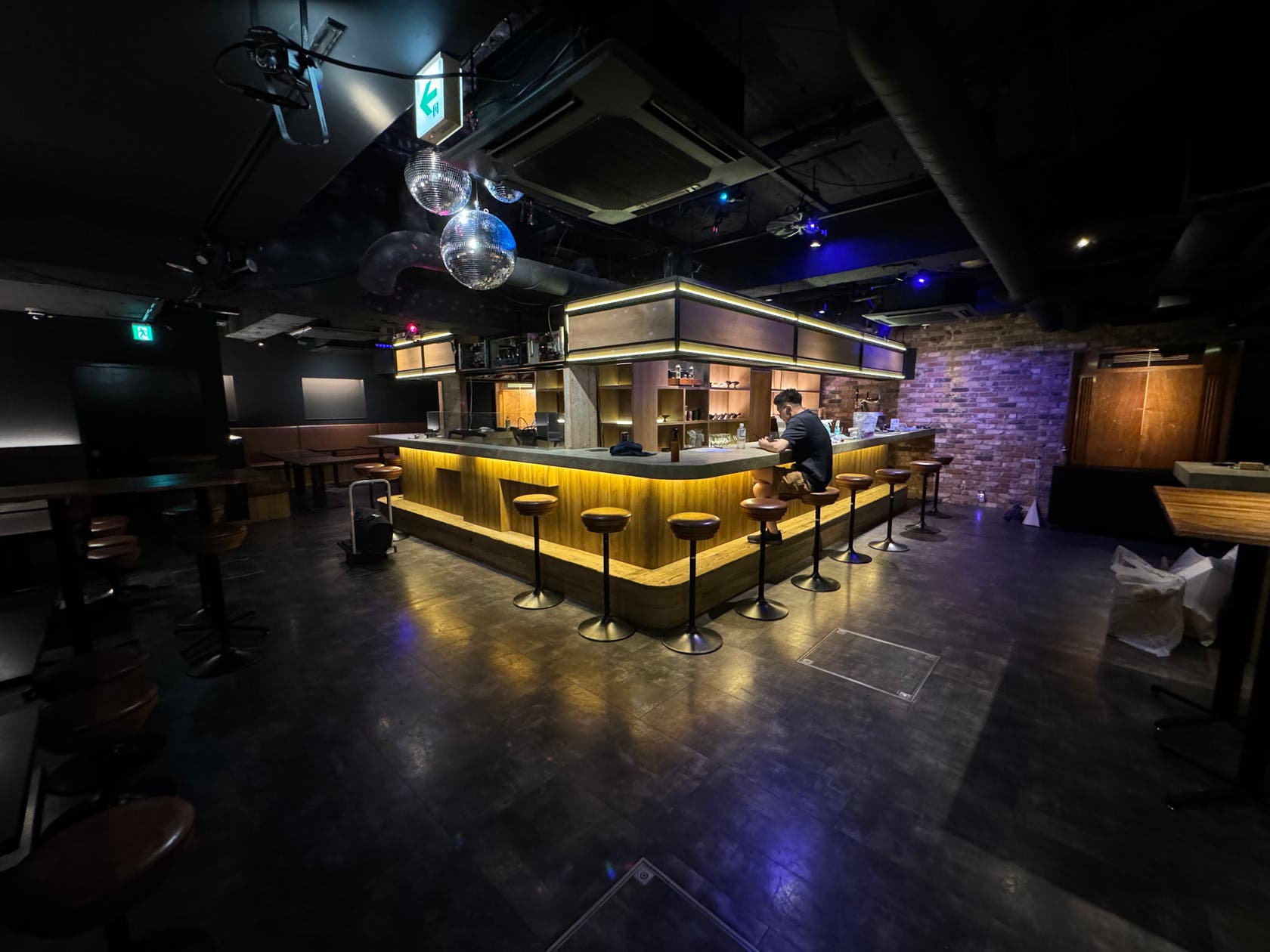 新宿駅徒歩９分の貸しパーティー会場・バーの写真1