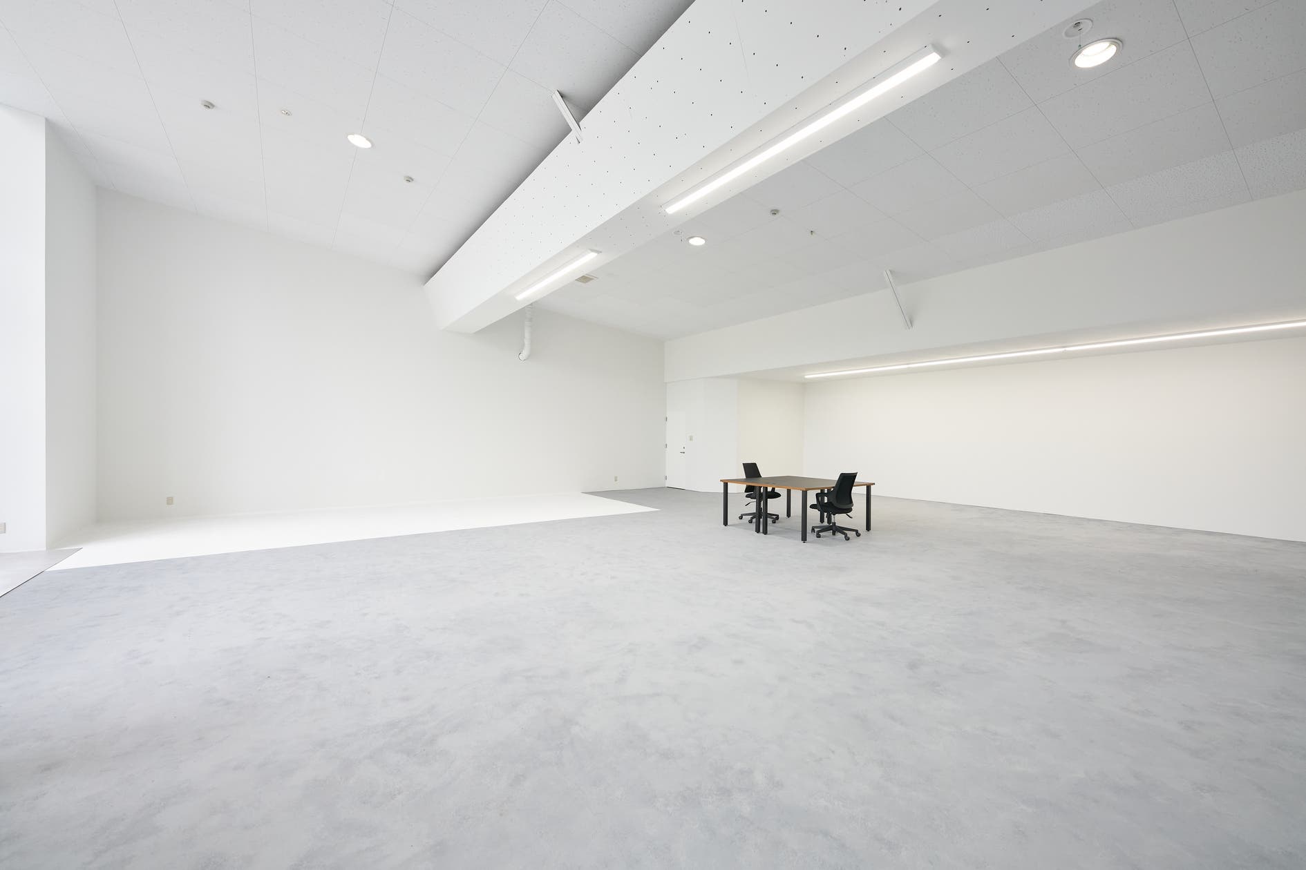 富士吉田スタジオ – 自然光が差し込む、開放的な撮影空間 の写真2