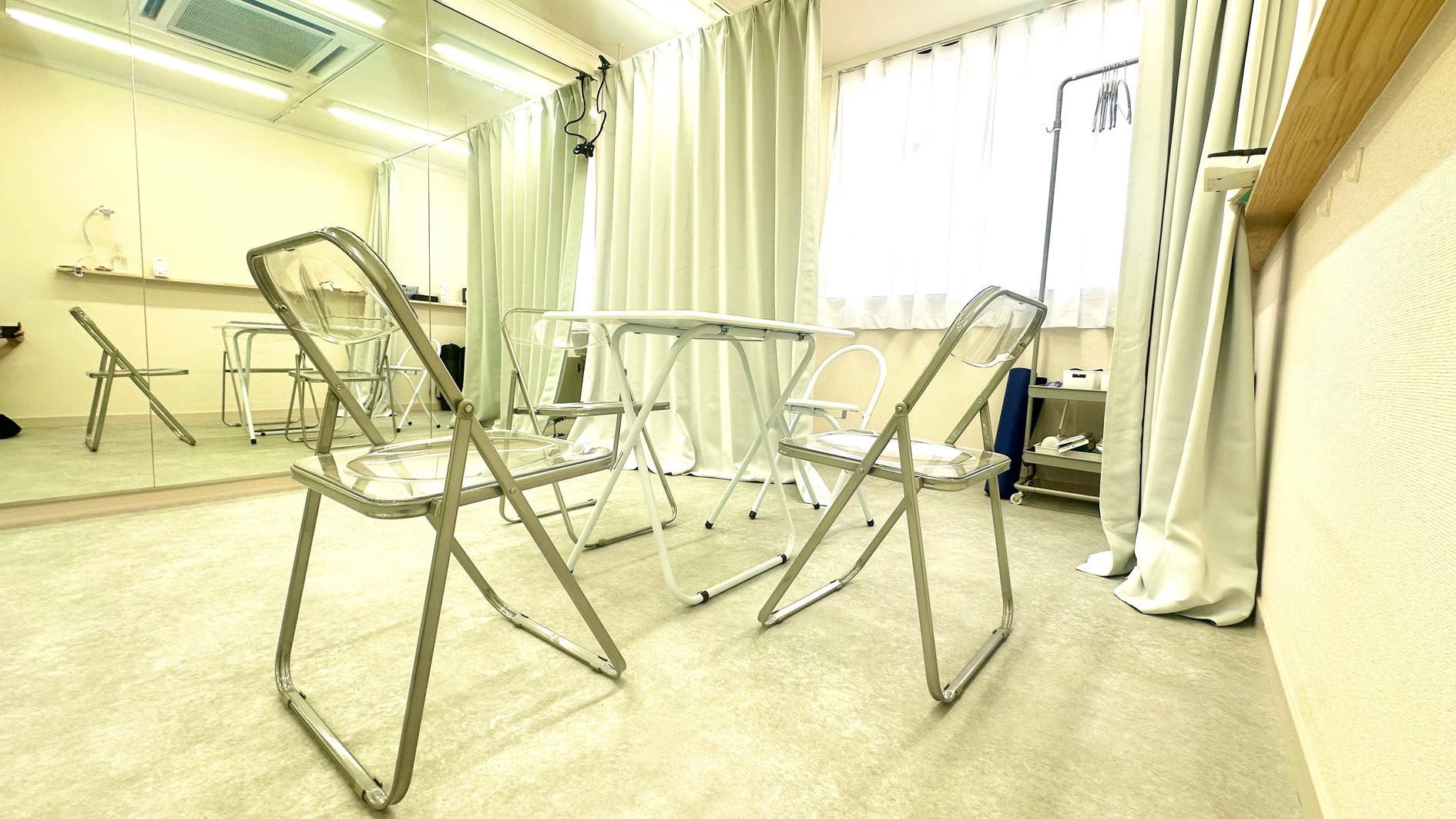 WIFI・電源完備/完全個室の貸会議室/テレワーク/自習/休憩スペース/の写真2