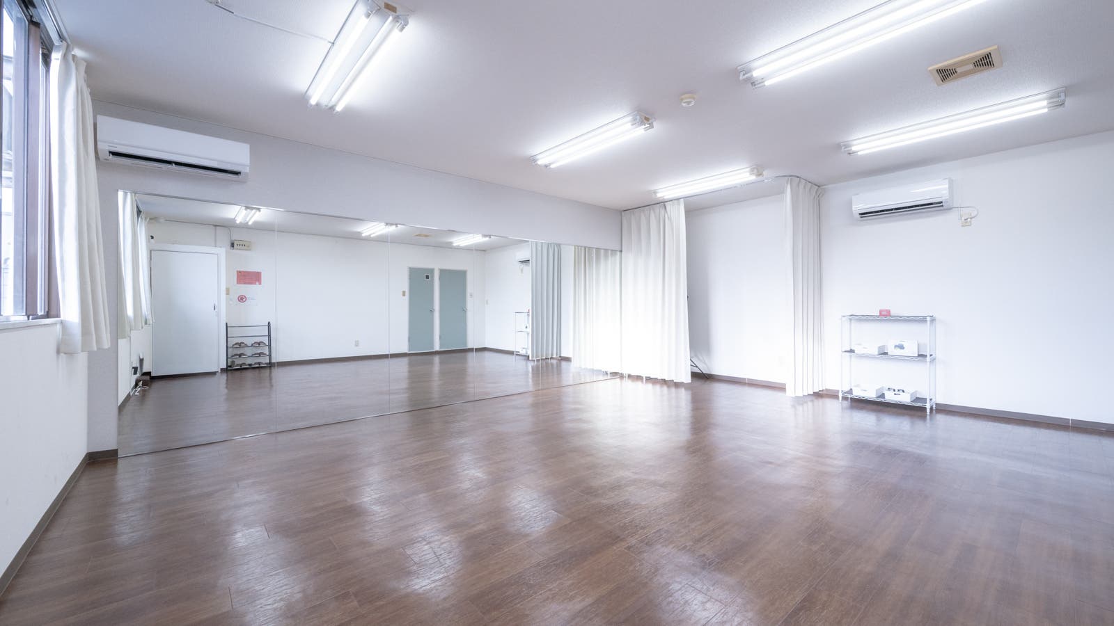 OPEN記念🌸江坂駅7分/12月末まで！半額キャンペーン（レビュー必須）😆ダンス・ヨガに最適👌の写真1