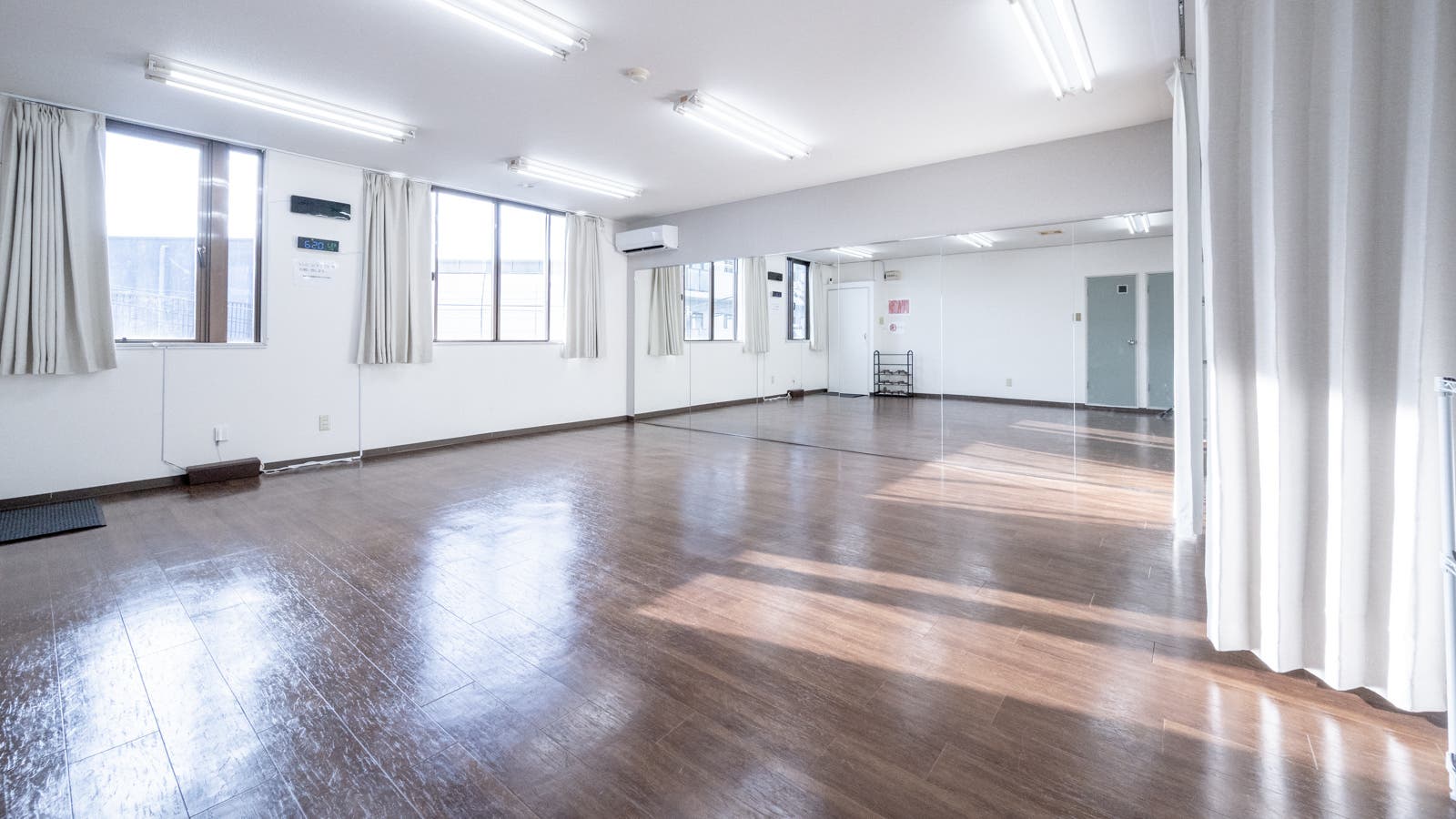 OPEN記念🌸江坂駅7分/12月末まで！半額キャンペーン（レビュー必須）😆ダンス・ヨガに最適👌の写真3