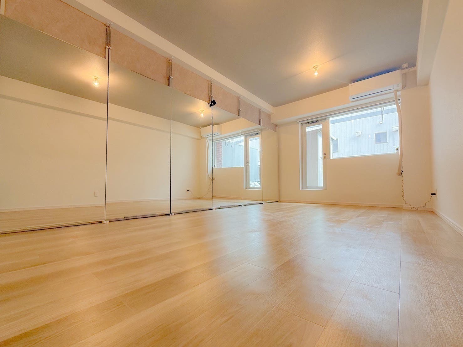 栄駅徒歩3分　練習や撮影向きなオシャレなダンススタジオの写真1