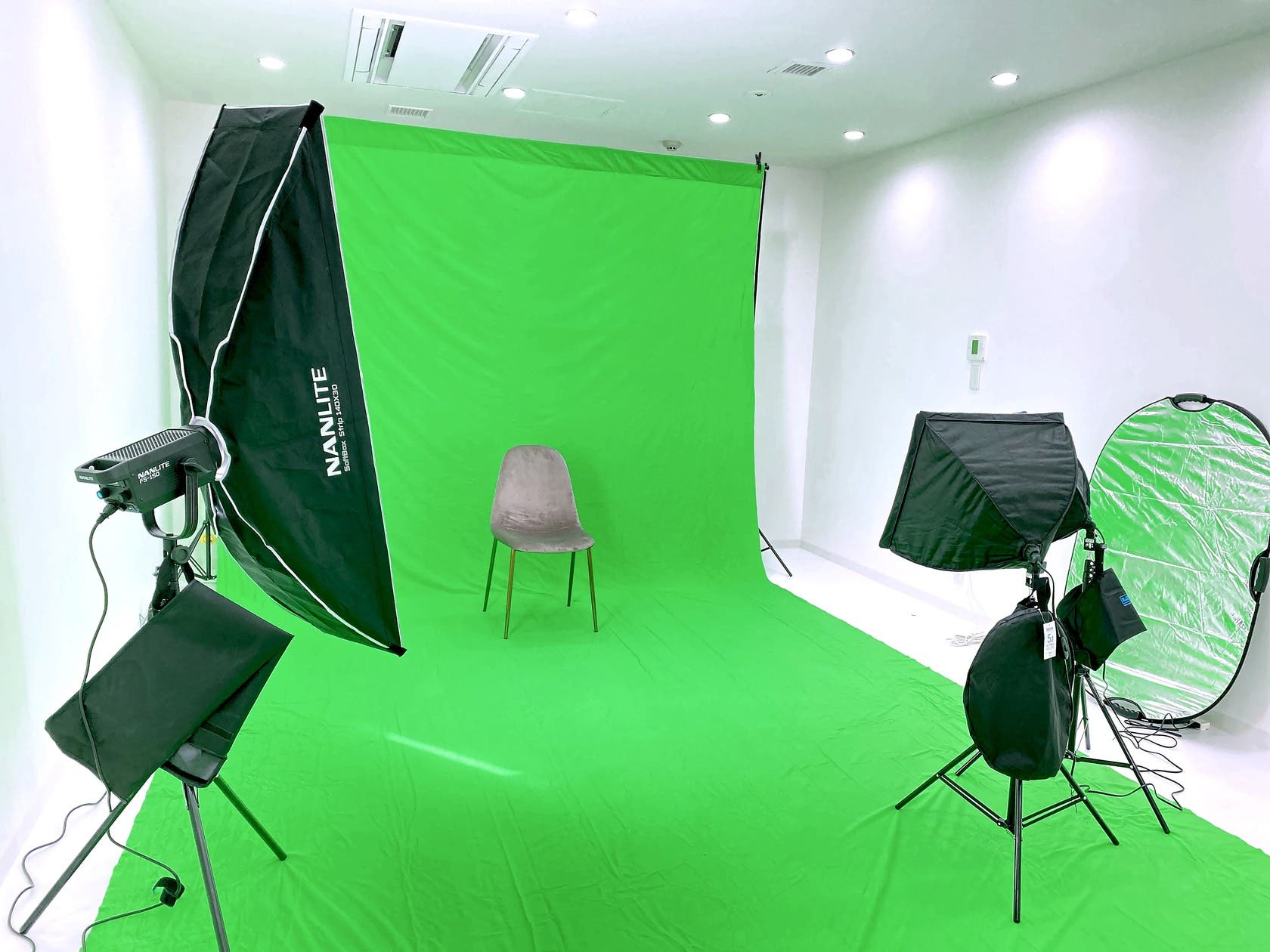 駅から徒歩7分‼ | シロホリ | 当日予約◎ | 受付スタッフ常駐 | 機材込み料金 | レンタルオフィス内設備の写真3