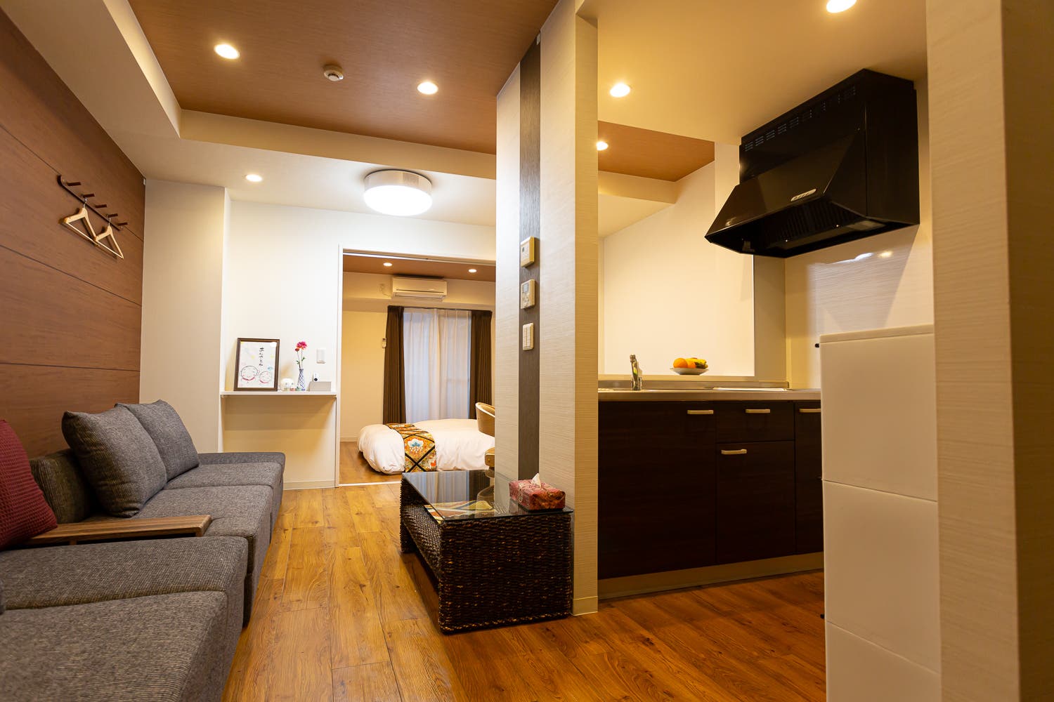 【忘年会・新年会に！】武蔵ヶ辻徒歩3分 大画面プロジェクター&キッチン付き貸切個室1LDKシアタールーム【駐車場あり！】の写真1