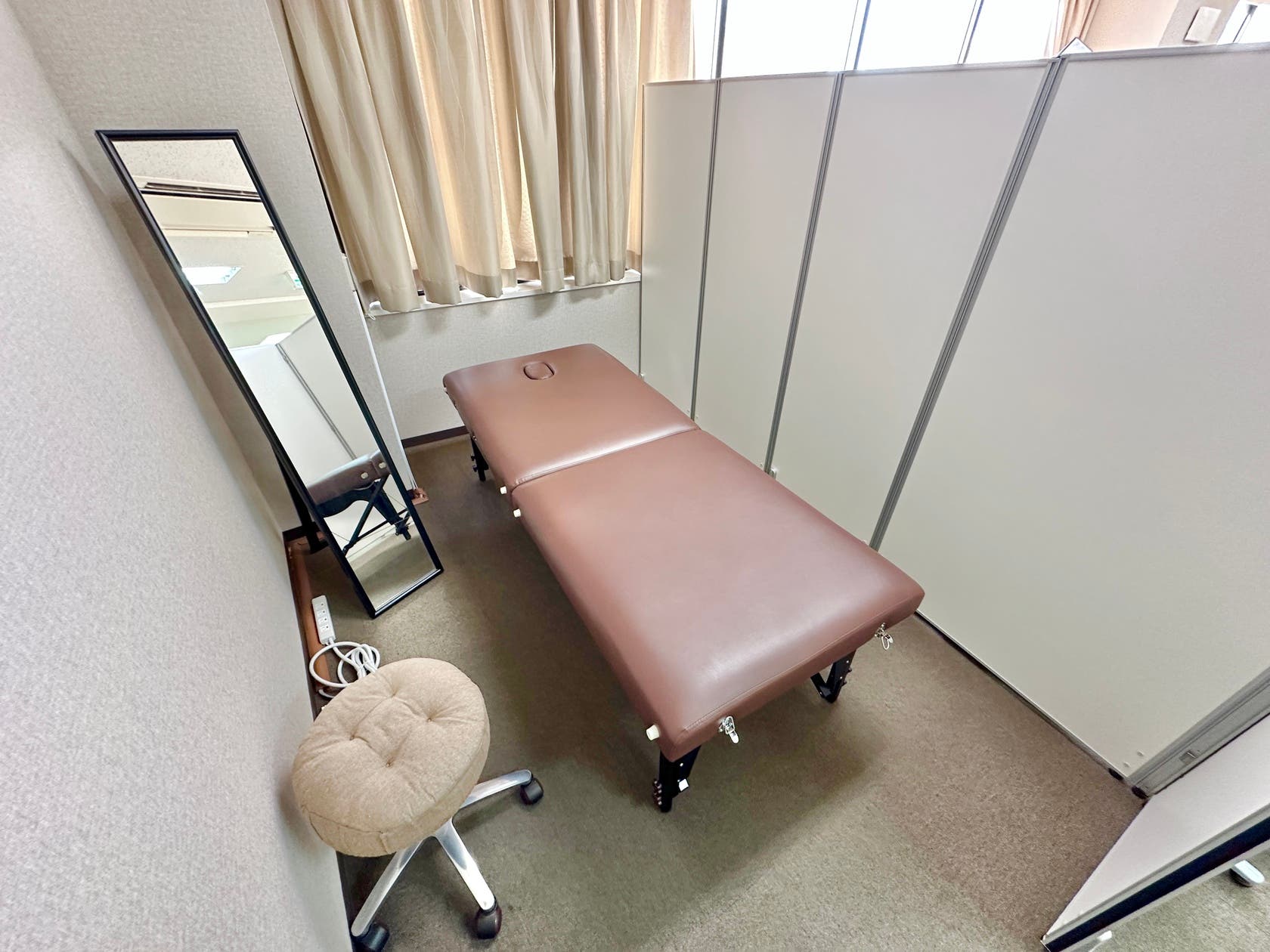 【名古屋駅１番出口徒歩3分】★整体・カイロ・マッサージOK！ベッド付き簡易施術スペースの写真2