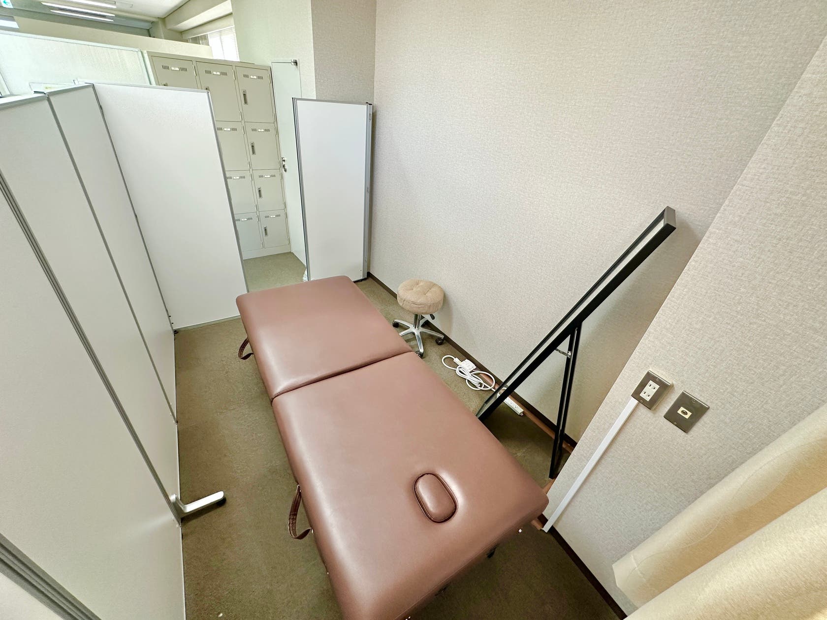 【名古屋駅１番出口徒歩3分】★整体・カイロ・マッサージOK！ベッド付き簡易施術スペースの写真4