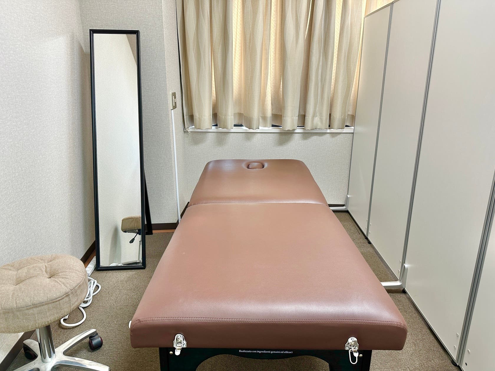 【名古屋駅１番出口徒歩3分】★整体・カイロ・マッサージOK！ベッド付き簡易施術スペースの写真1