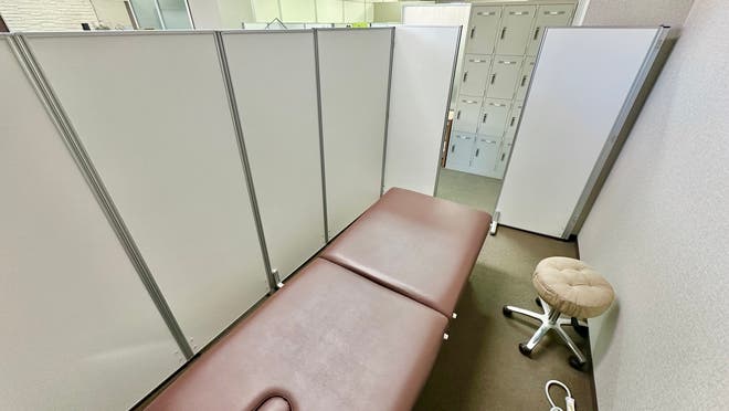 【名古屋駅1番出口徒歩3分】★整体・カイロ・マッサージOK!ベッド付き簡易施術スペースの写真3