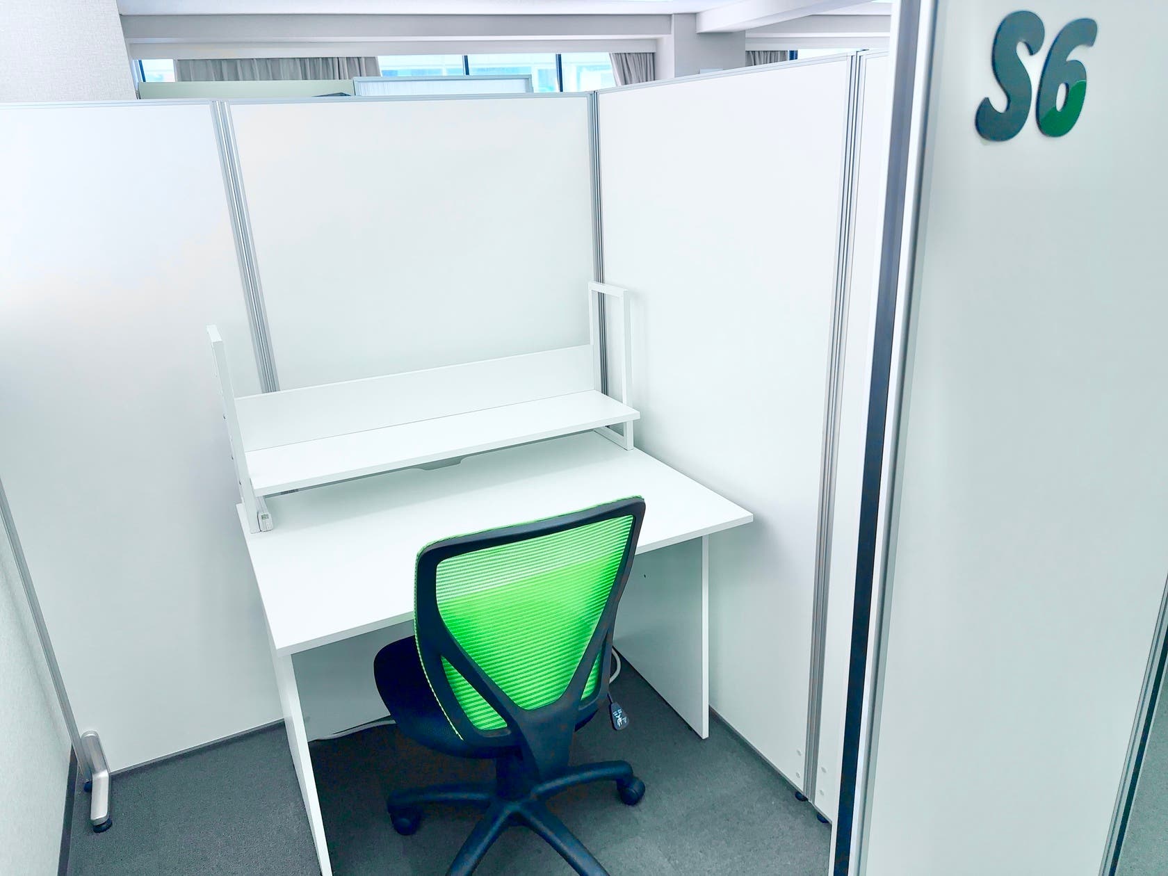 【名古屋駅1番出口より徒歩3分】1～2名★仕切られたスペースで人目を気にせず集中して作業・仕事・学習に最適！WiFi無料！時間貸の写真5