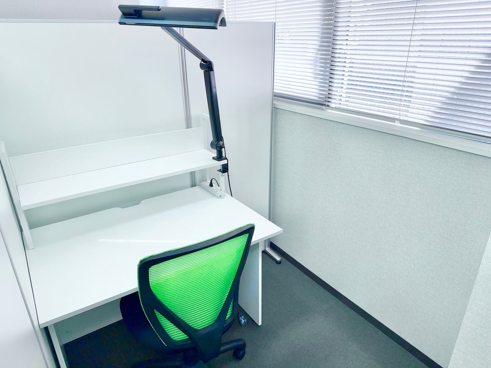 【名古屋駅1番出口より徒歩3分】1～2名★仕切られたスペースで人目を気にせず集中して作業・仕事・学習に最適！WiFi無料！時間貸の写真2